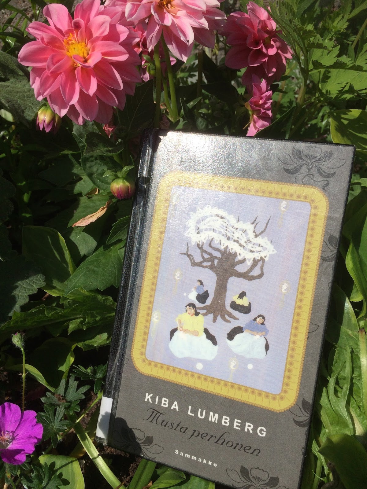 Kirjasähkökäyrä: Kiba Lumberg: Musta perhonen